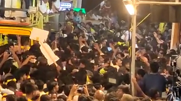 7 dead in stampede during Chandra Babu Naidu's Nellore roadshow in Andhra - Oneindia News