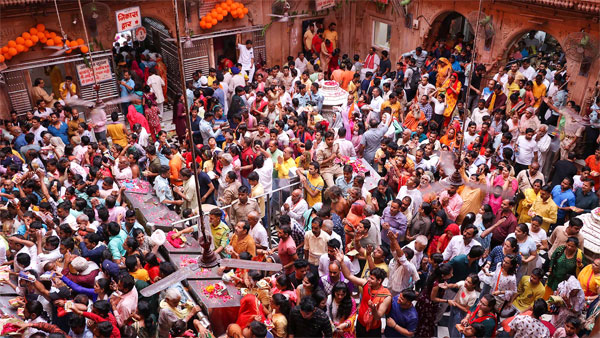 Mathura residents riled up over Bankey Bihari temple corridor - Oneindia News