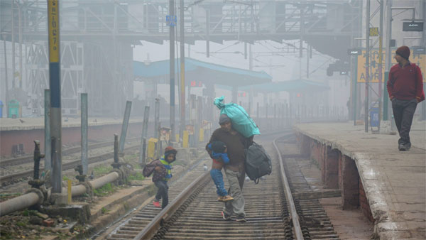 Relief from severe cold wave in Delhi; 13 trains running late due to fog in north India ...