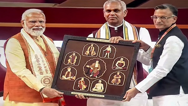 Maharishi Dayanand Saraswati revived the light of the Vedas in society ...