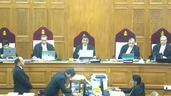 CJI loses temper tells lawyer, “keep quiet, leave court right now.” - Oneindia News