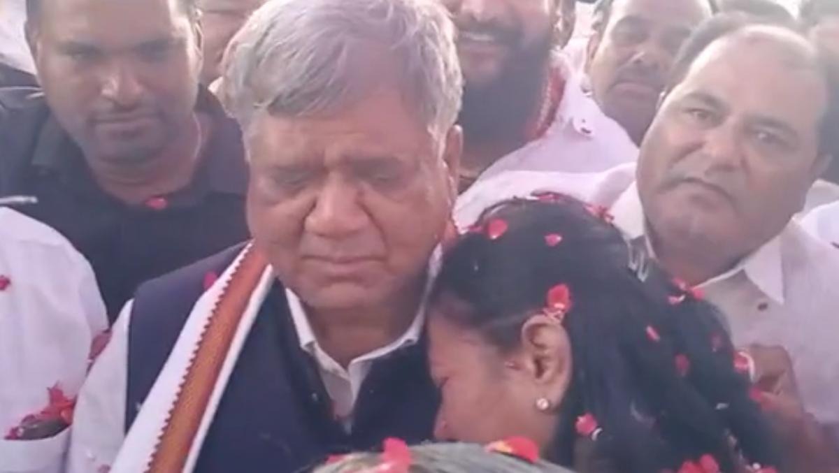 Shettar gets a rousing welcome in Hubballi, wife breaks into tears ...