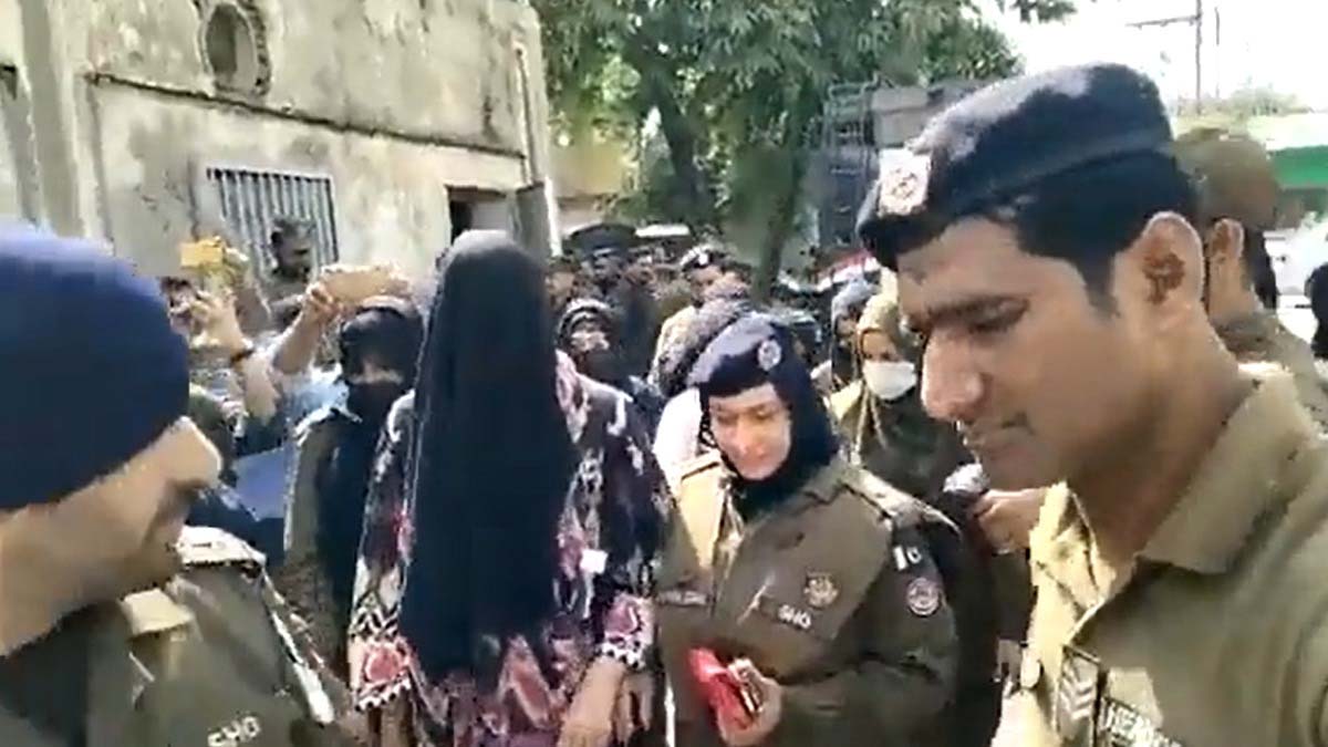 Chinks In Pak Army Ranks As Kin Of Its Former Chief Arrested - Oneindia ...