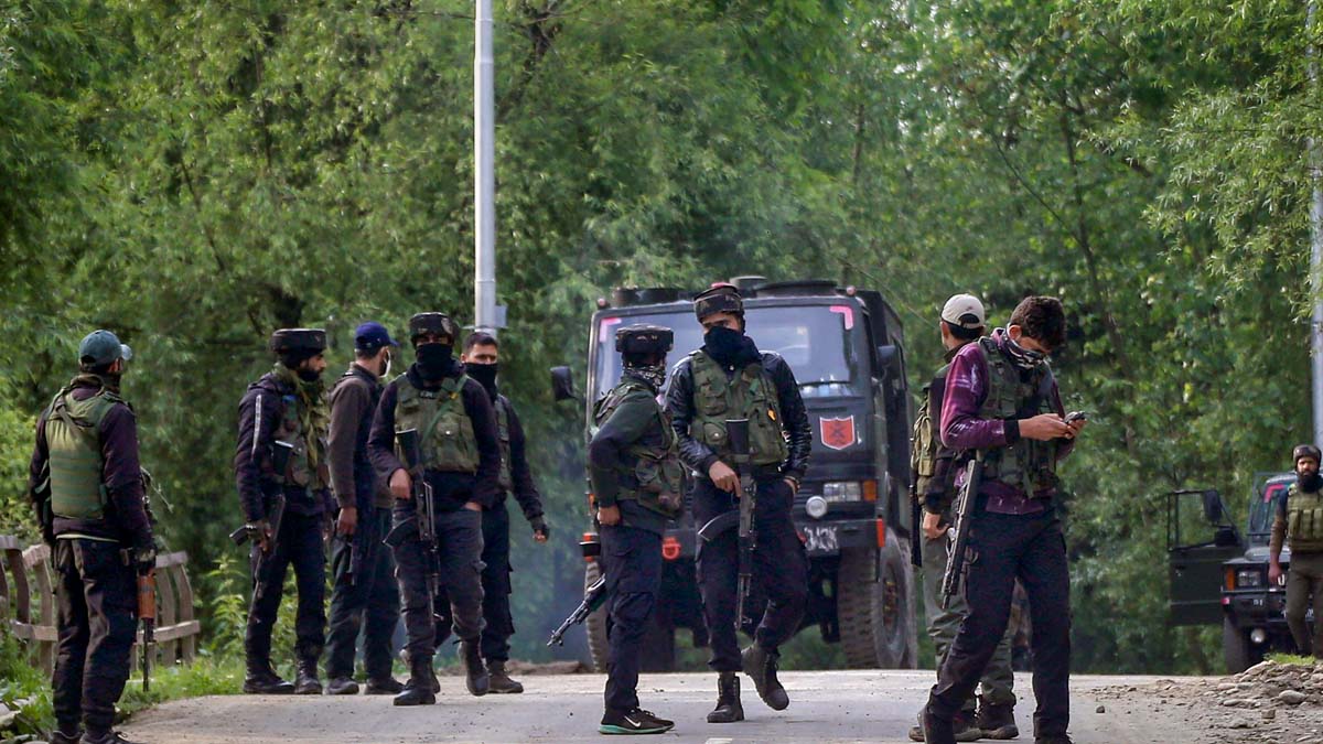 Security forces gun down two Lashkar terrorists in Baramulla - Oneindia ...