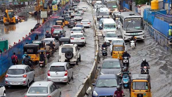 Heavy Rains Lash Tamil Nadu; Schools Shut In 6 Districts Including Chennai - Oneindia News