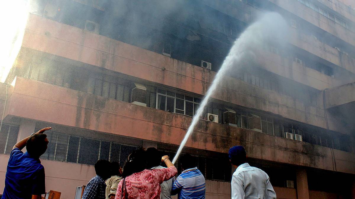 Massive Fire In 6-Storey Building Housing Govt Offices In Bhopal, IAF ...