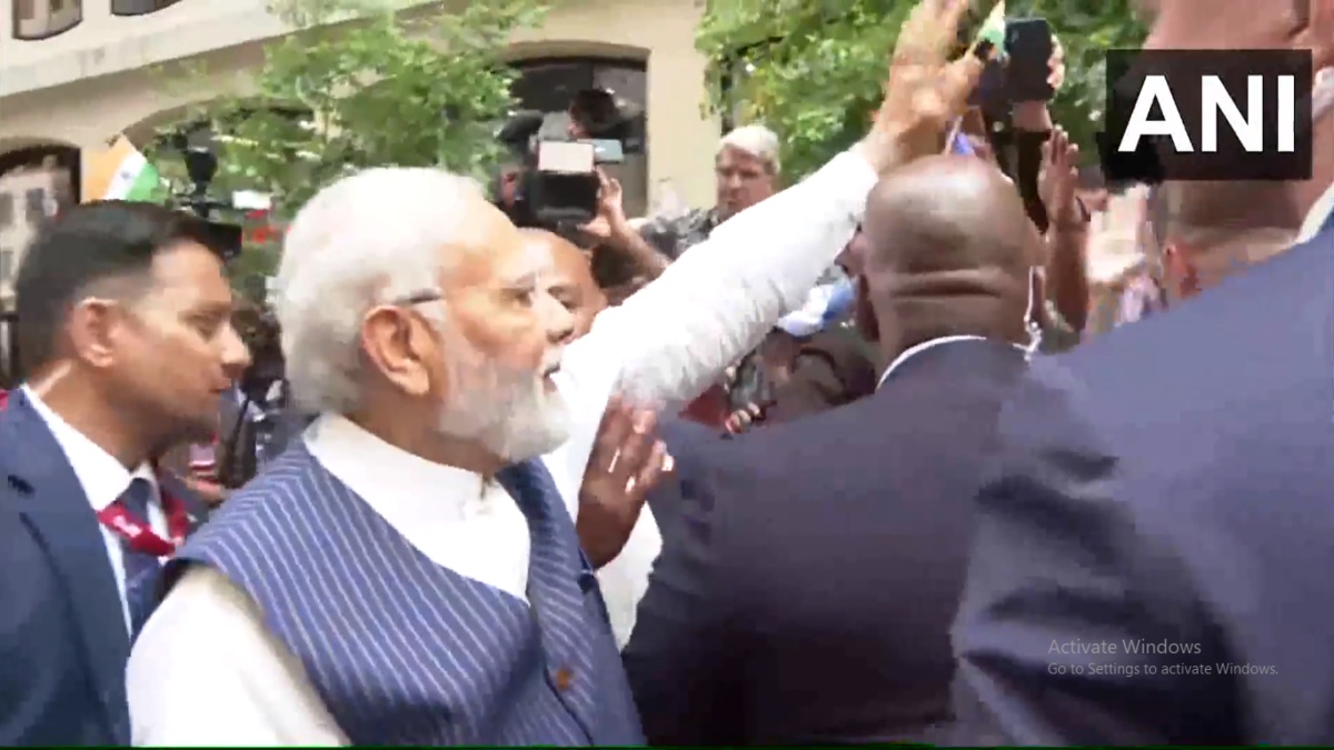 Watch: Indian Community Welcomes PM Modi at Lotte New York Palace Amid 'Modi, Modi' Chants ...