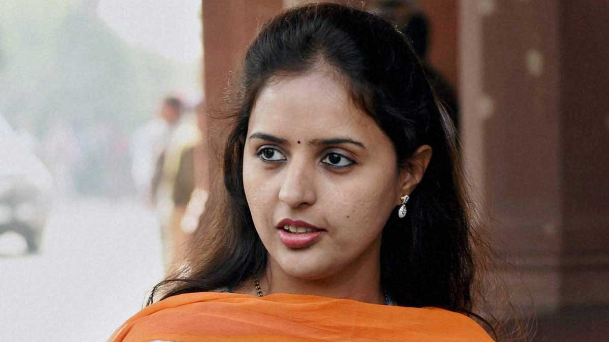 Let Truth Come Out: BJP MP Pritam Munde Backs Protesting Wrestlers ...