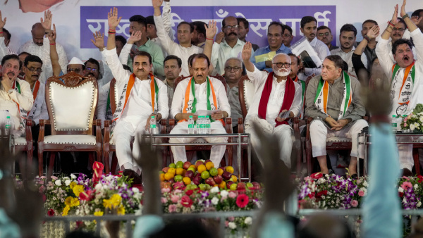 Pawar vs Pawar: Ajit Pawar Faction Flaunts 31 MLAs, Sharad Pawar Has 13 - Oneindia News