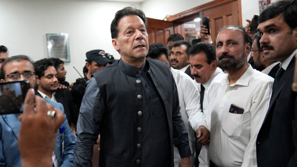 Pakistan: Islamabad HC Declares Toshakhana Case Against Imran Khan Inadmissible - Oneindia News