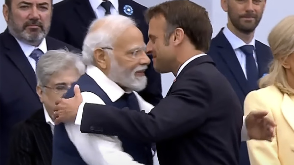 PM Modi, Macron Share Warm Hug, Witness Bastille Day Parade - Oneindia News
