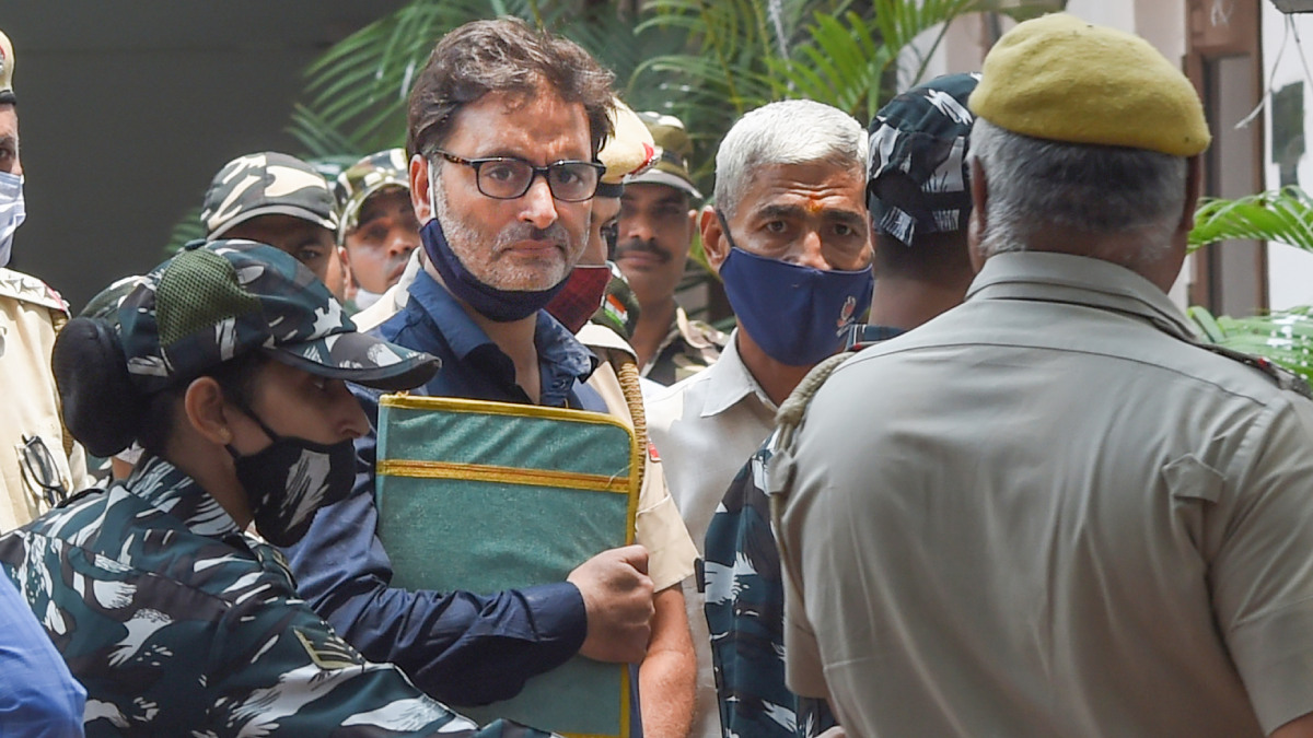 Yasin Malik Security Lapse Case: 4 Tihar Officials Suspended - Oneindia News