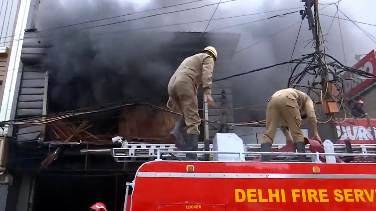 Fire Breaks Out At A Factory In Delhi's Mayapuri - Oneindia News