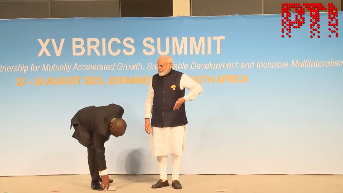 Watch: PM Modi Picks Up Indian Flag, Keeps It With Him During BRICS ...
