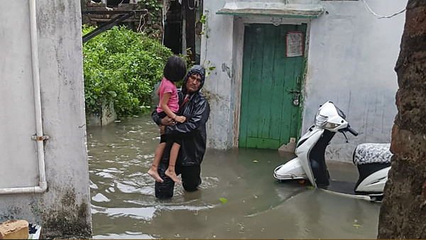 Heavy Rains Lash Nagpur After Overnight Rain, Several Areas Waterlogged - Oneindia News