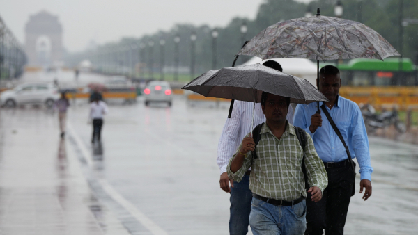Rain With Gusty Winds Lashes Delhi-NCR, IMD Predicts More Showers - Oneindia News