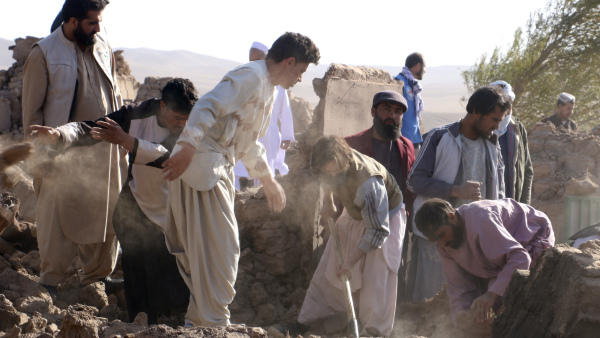 Afghan Earthquakes Death Toll Rises To 2,445 As Men Dig Through Rubble To Rescue Victims ...