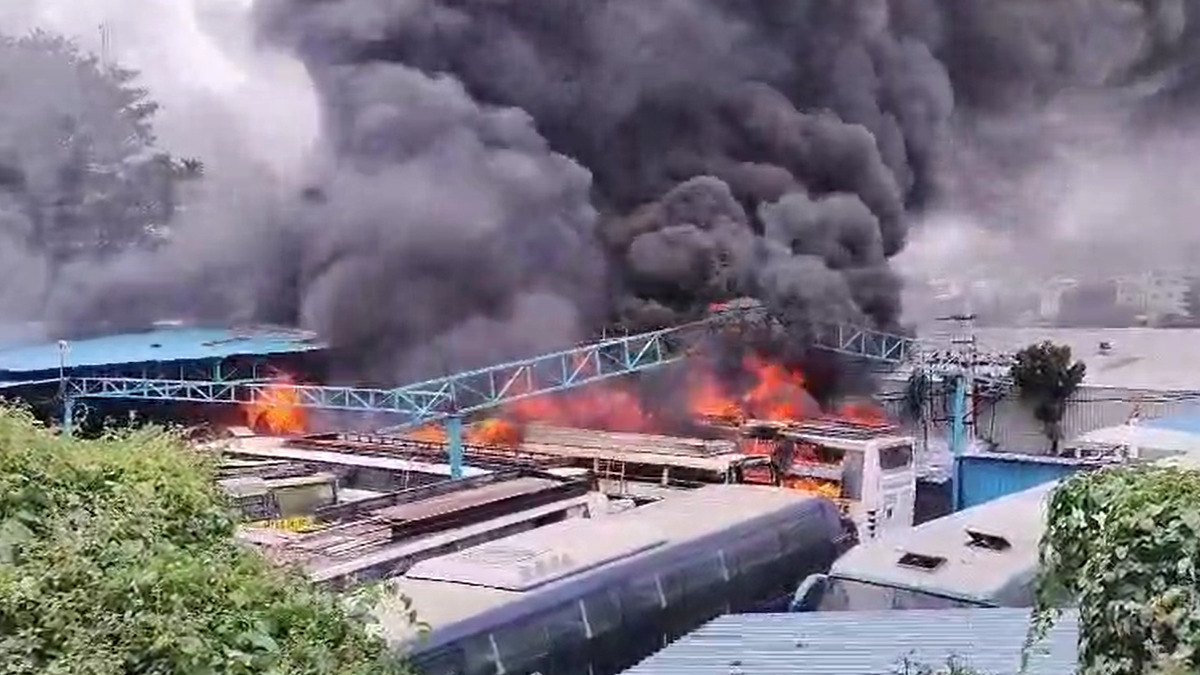 Watch: Massive Fire Breaks Out At Depot In Veerbhadra Nagar, Bengaluru ...