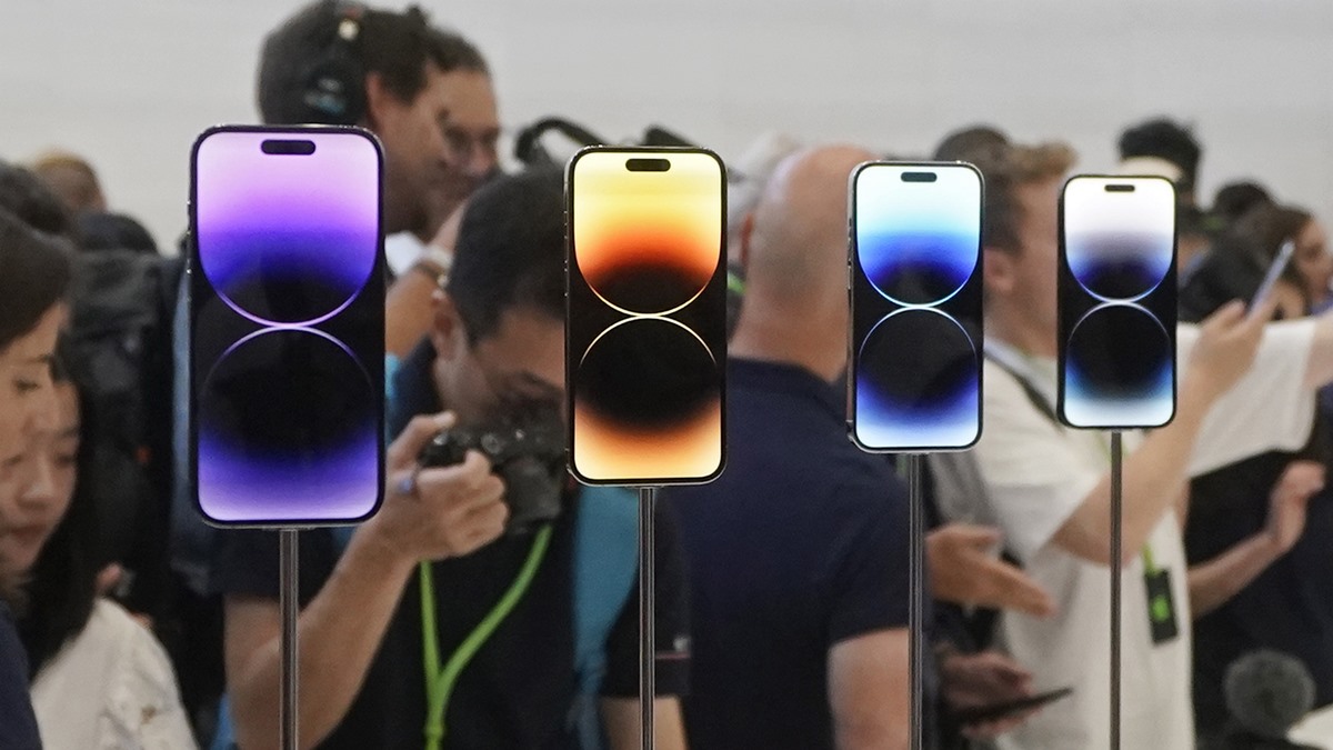 Tata Group To Make Apple iPhones In India - Oneindia News