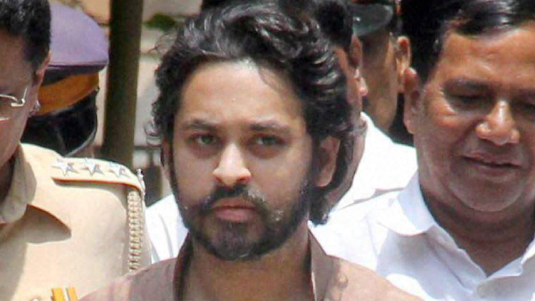 Narayan Rane's Son Nilesh Rane Steps Down From Politics - Oneindia News