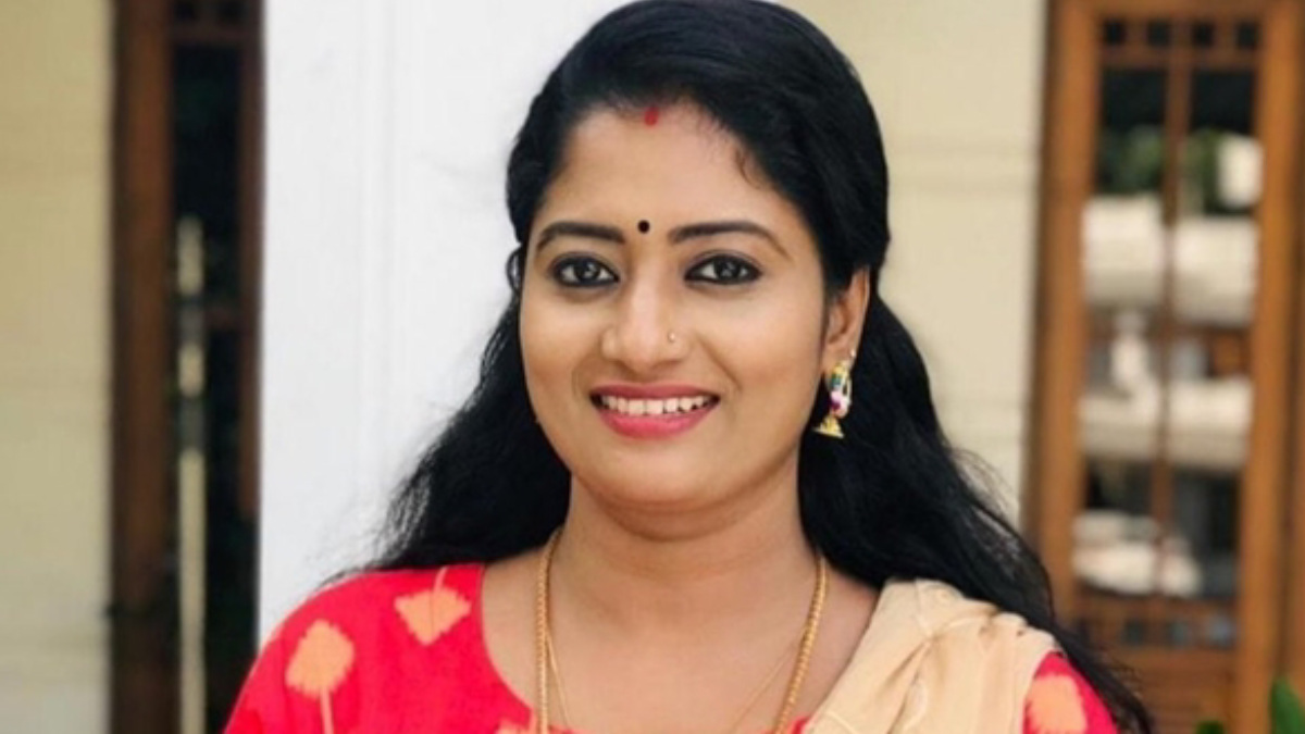 Kerala: TV Actress Renjusha Menon Found Dead At Her Flat - Oneindia News