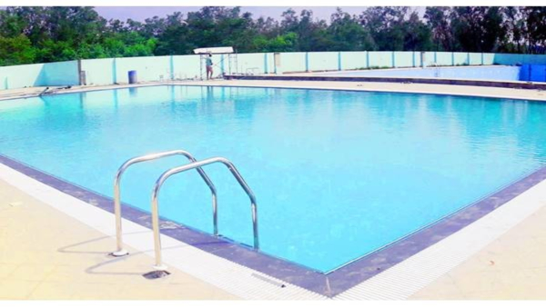 9-Year-Old Girl Found Dead In Swimming Pool Of Apartment Complex In ...