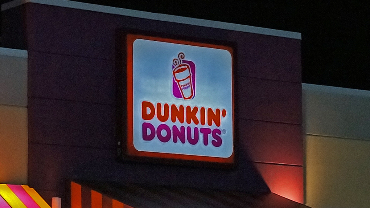 Dunkin' Faces Lawsuit Over Exploding Toilet Incident - Oneindia News