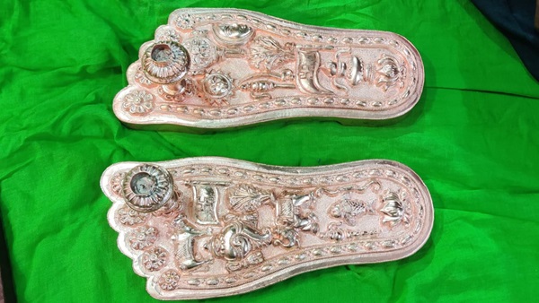 Hyderabad-Based Sculptor Designs 'Paduka' For Lord Ram In Ayodhya - See ...