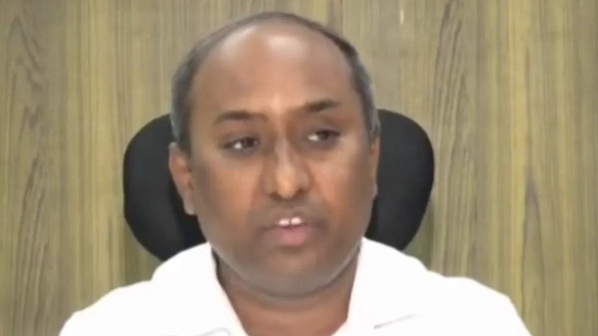 Central Railway Chief PRO Transferred After Disclosing PM Modi Selfie ...