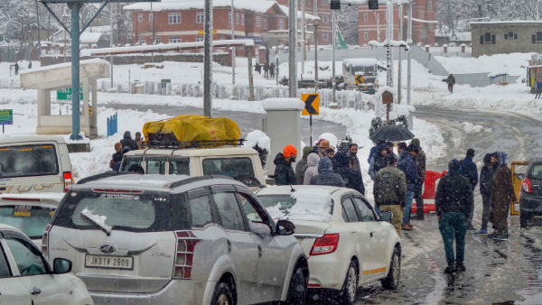 Jammu-Srinagar National Highway Updates: 700 Vehicles Stranded; Check ...