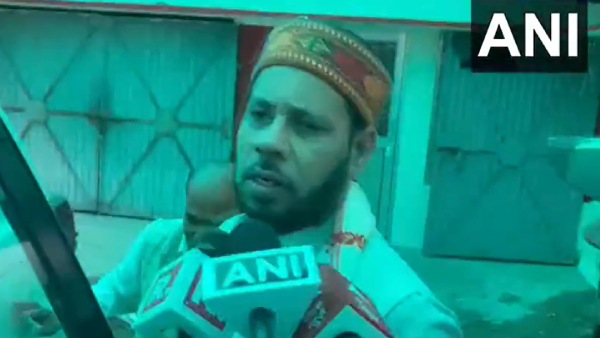 Manoj Kumar Pandey Resigns As Samajwadi Party Chief Whip In UP Assembly - Oneindia News