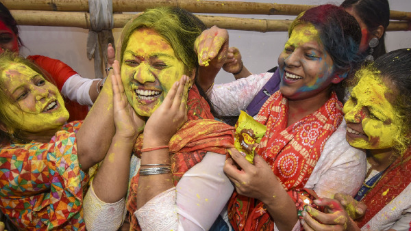 Holi 2024: Funny Jokes And Messages To Add Joy To Your Celebrations ...