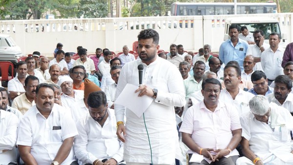 JDS' First Reaction To Hassan MP Prajwal Revanna's Alleged Sex Videos - Oneindia News