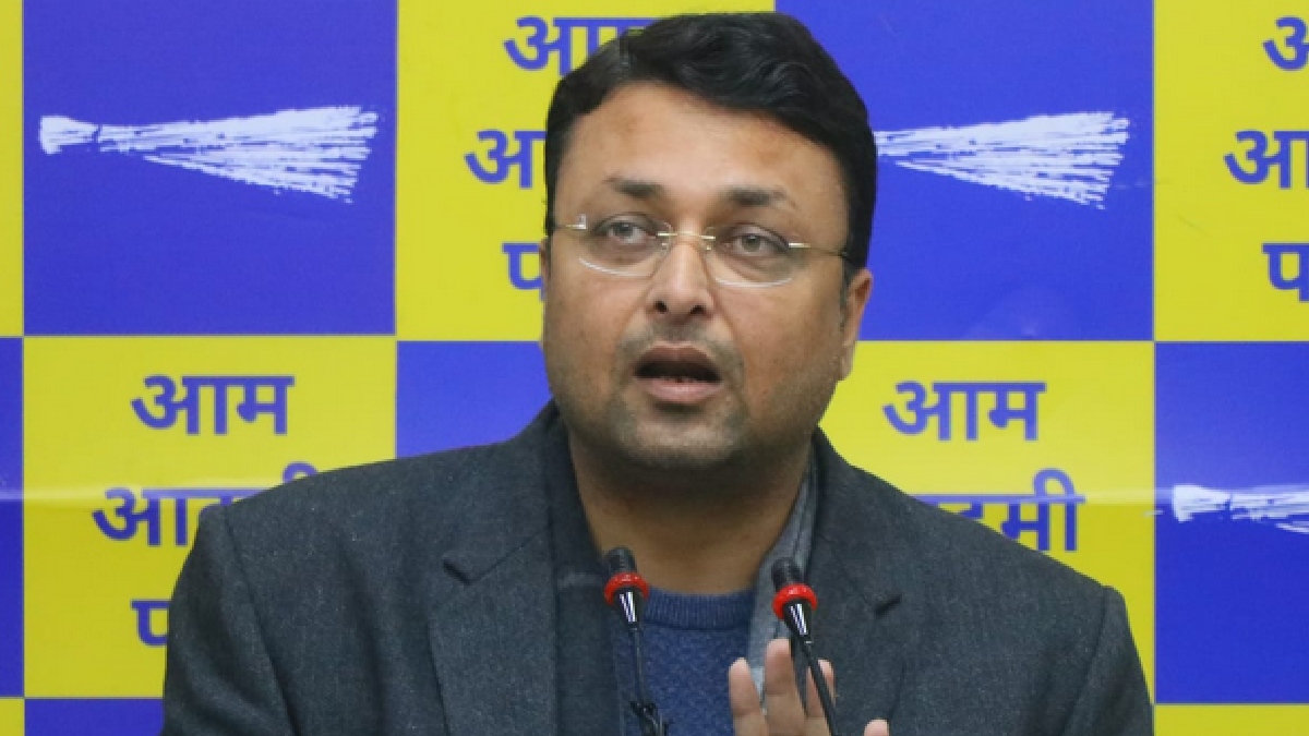 AAP MLA Rituraj Jha Levels Poaching Allegations; BJP Hits Back - Oneindia News