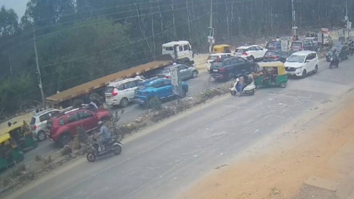 Bengaluru Road Rage: Biker Smashes Car Window, Injures 3-Year-Old In ...