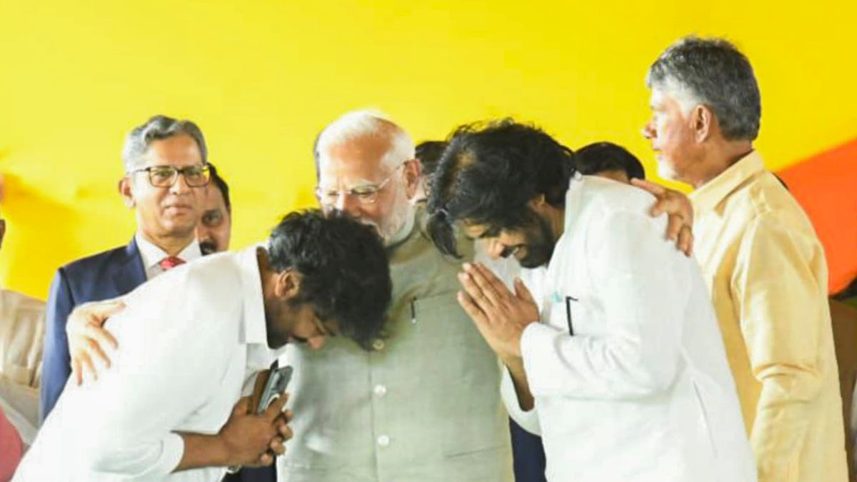 PM Modi Tightly Hugs Chiranjeevi, Pawan Kalyan At Chandra Babu Naidu's Oath Taking Ceremony ...