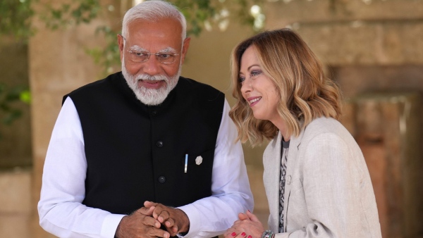 PM Modi And Italian PM Meloni Discuss Defence at G7 Summit - Oneindia News