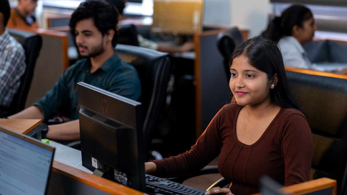 Next-Gen Tech Training: Parul University Launches Innovative Online MCA Program - Oneindia News