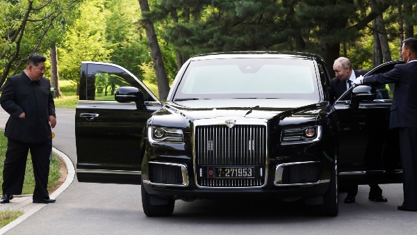 WATCH | Vladimir Putin And Kim Jong Un Take Turns Driving Russian-Made Limousine - Oneindia News