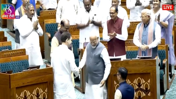 PM Modi Shakes Hands With Rahul Gandhi In Parliament; Video Goes Viral ...