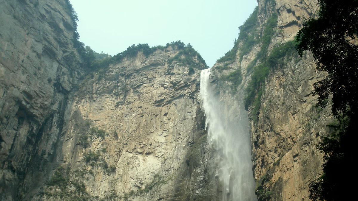 What's The Startling Revelation Uncovered At China's Tallest Waterfall ...