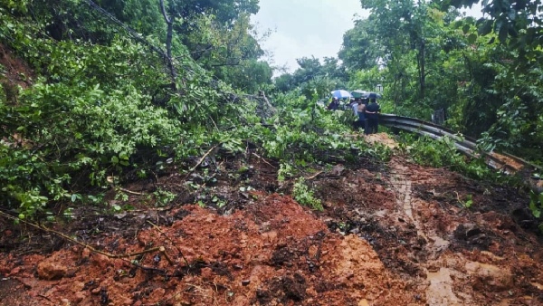Chaos In Paradise: Goa On Red Alert As Rain Triggers Landslides And ...