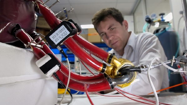 Titanium Heart Implant: Milestone In Medical Science - Oneindia News