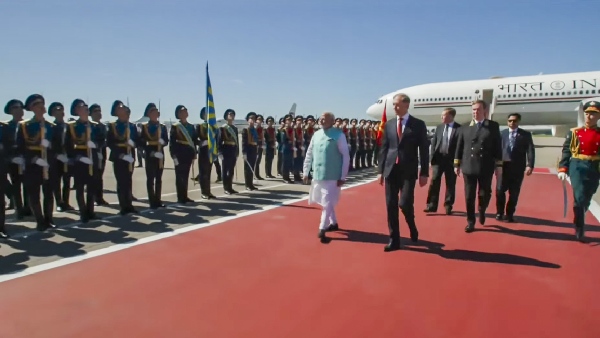WATCH Video: PM Modi Arrives In Moscow For Key Talks With Russian ...