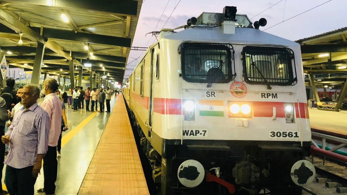 Bengaluru-Mangaluru Train Services Halted Until August 8 - Oneindia News
