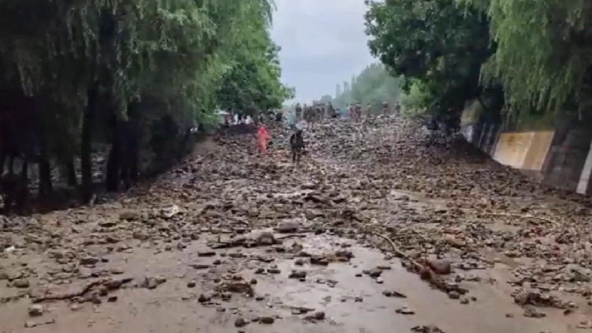Cloudburst In Kashmir's Ganderbal Forces Closure Of Srinagar-Leh Highway - Oneindia News