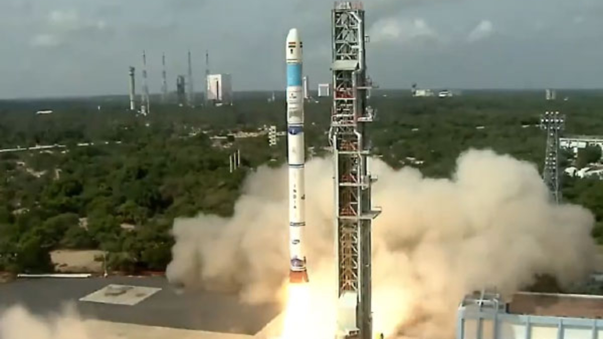 ISRO Launches Earth Observation Satellite Into Orbit - Oneindia News