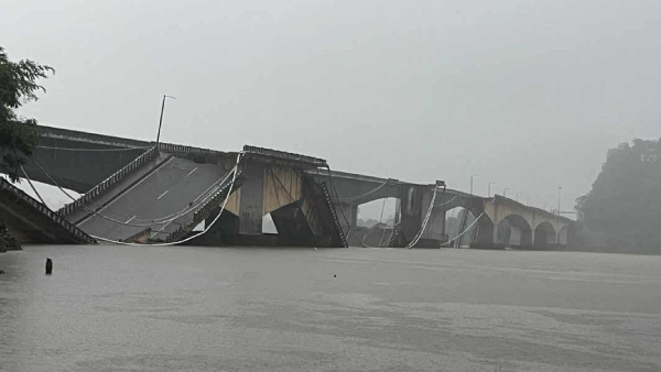 Kali River Bridge Collapses In Karwar, Authorities Scramble To Ensure ...