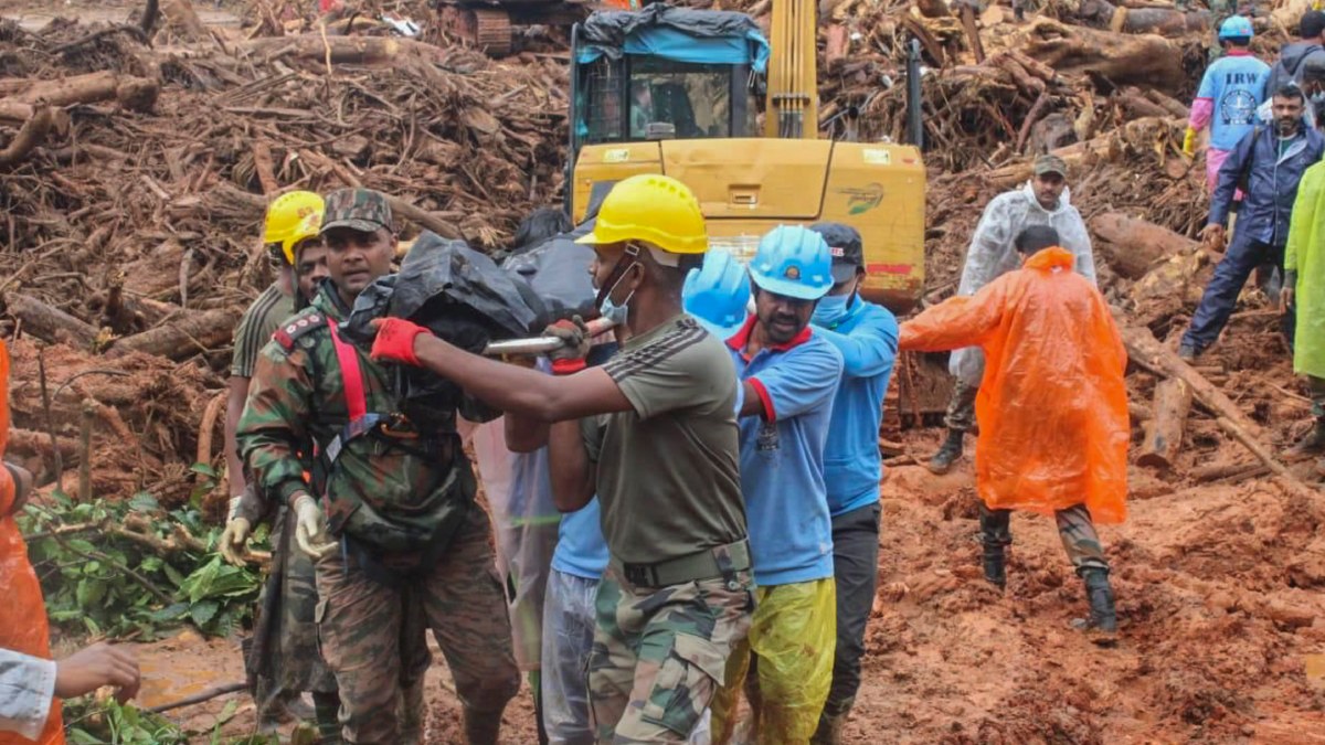 Kerala Rain: Death Toll Mounts To 290 In Wayanad Landslides, Schools ...
