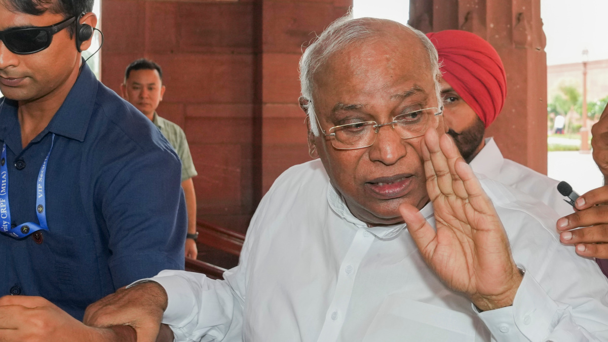 Kharge Takes Jab At PM Modi Over I-Day Speech: 'Those Who Didn't Take ...